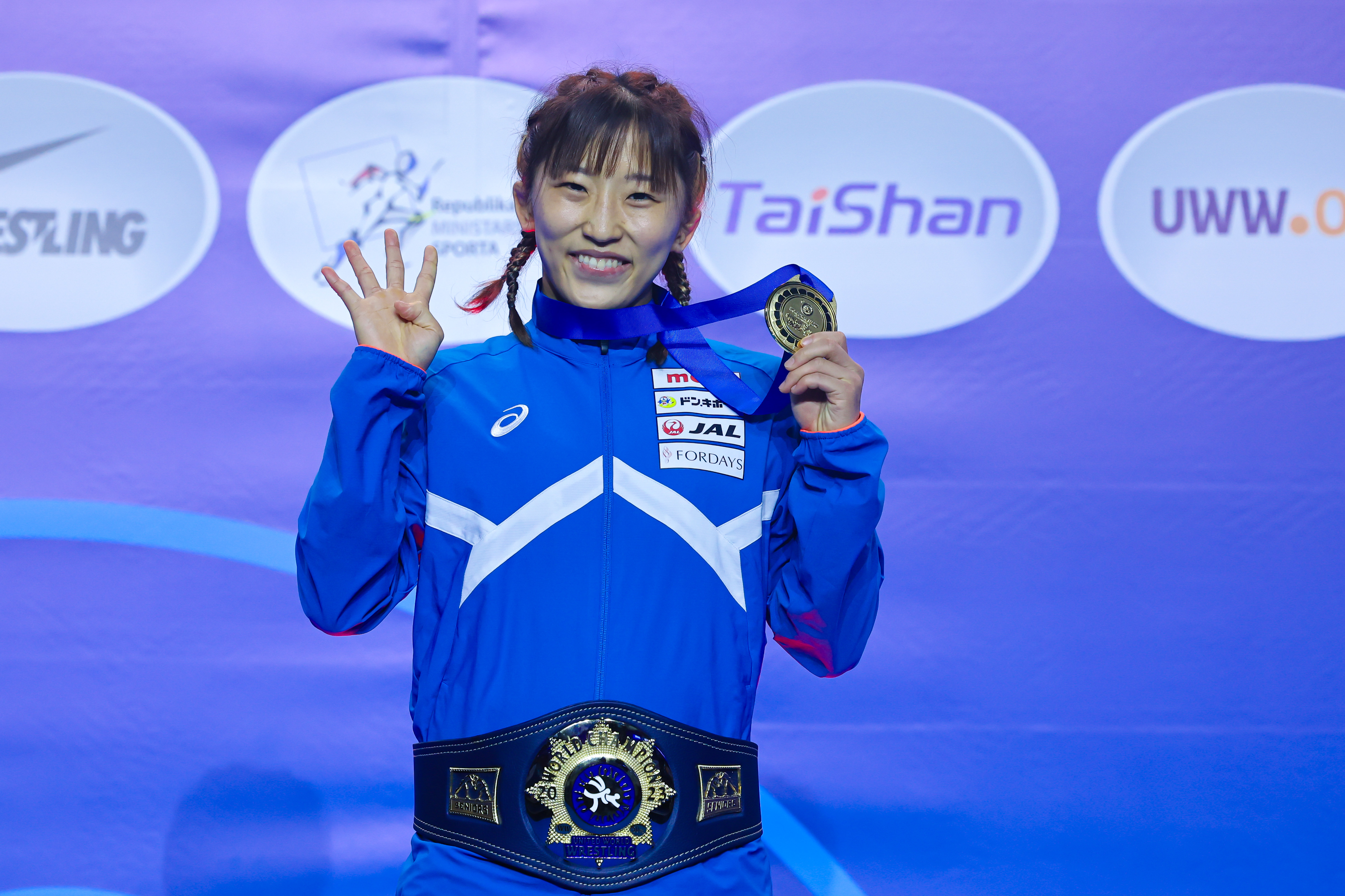 Susaki defends 50kg title, leads Japan sweep of WW golds | United World ...