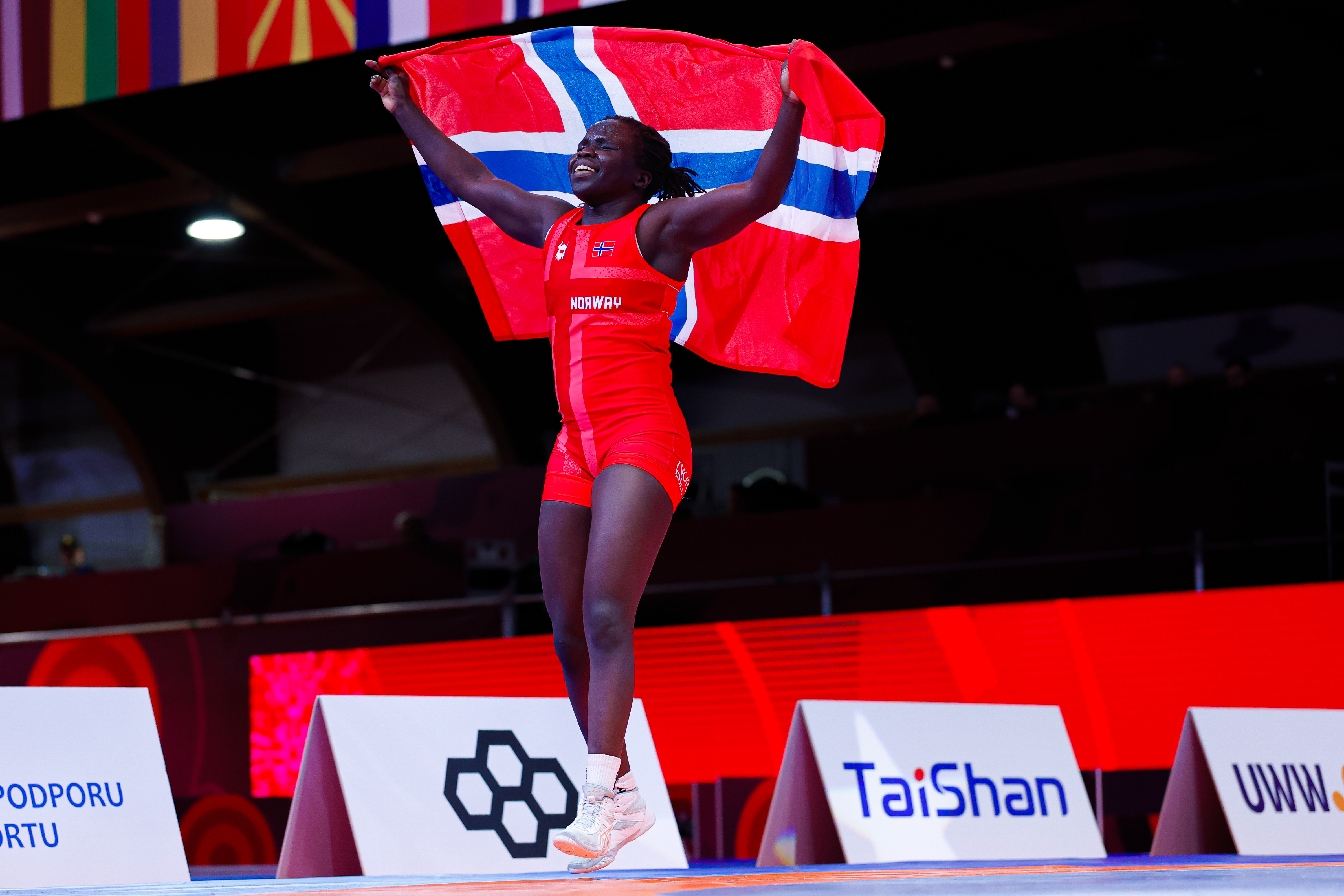 Bullen bullies her way to 65kg gold; Ukraine wins team title | United ...
