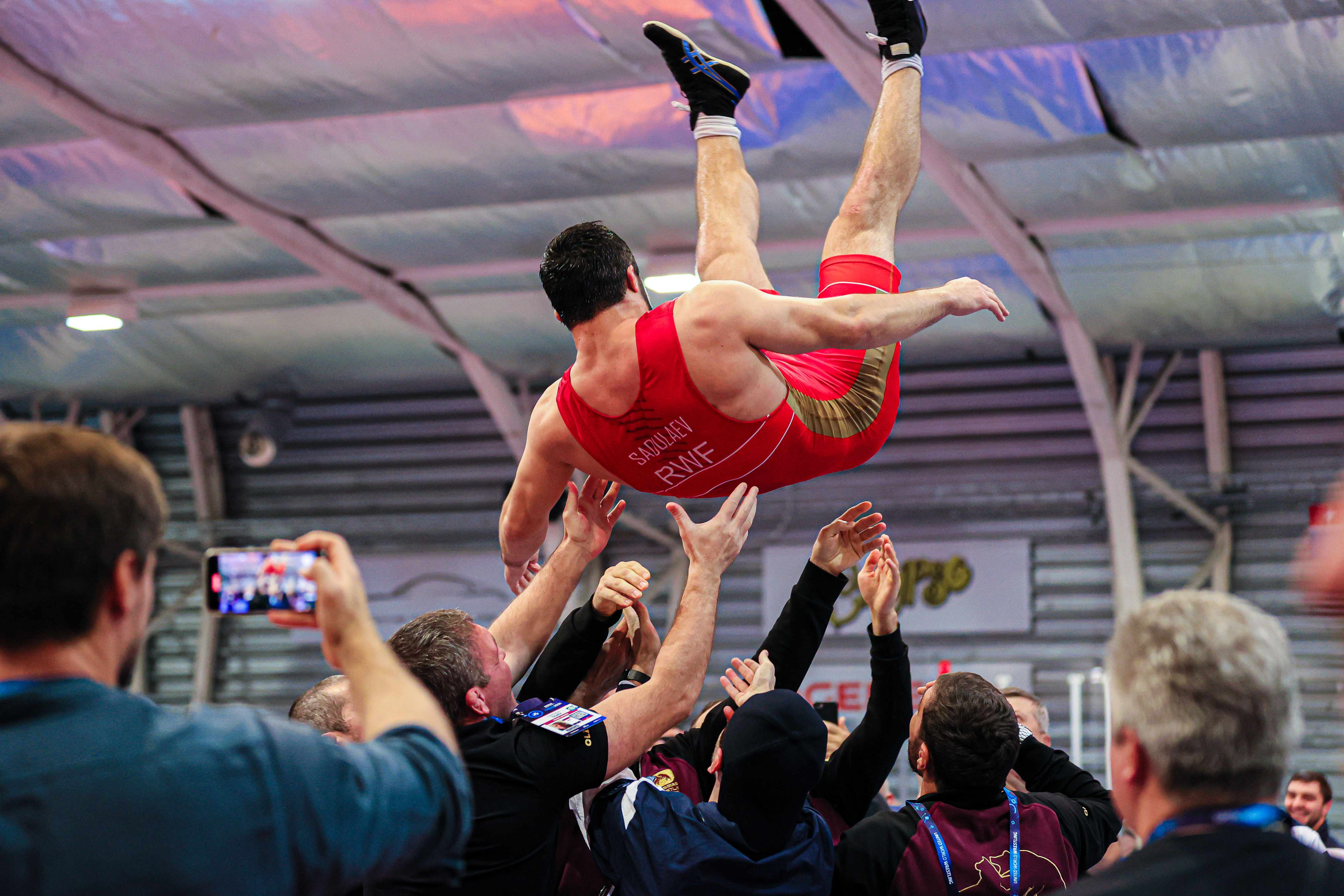 #WrestleOslo: Sadulaev Maintains Dominance Over Snyder to Grab 5th ...