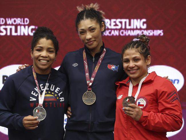 Blades, Godinez sisters cruise to Pan-Am golds | United World Wrestling